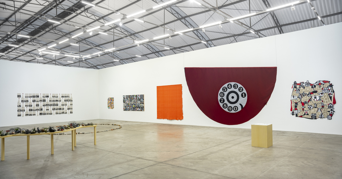 O fardo, a farda, a fresta - Exposições - Fortes D'Aloia & Gabriel